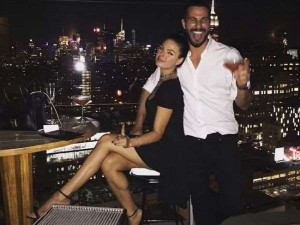 Isis Valverde afasta rumores de crise ao posar com namorado nos EUA ...