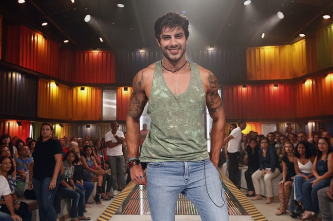 Destaque no "BBB 16", Renan muda completamente o visual - TV Foco