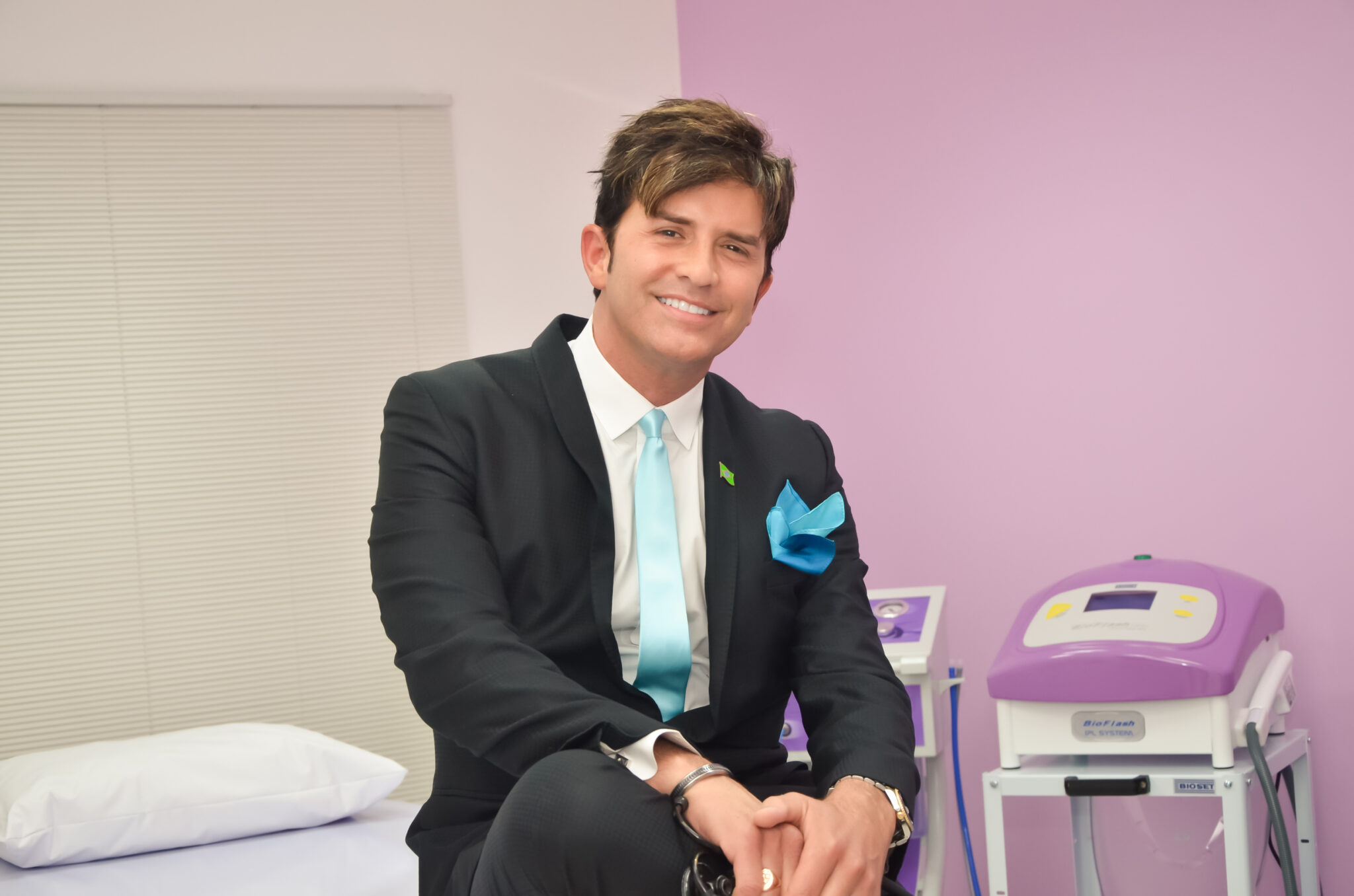 Dr. Robert Rey volta a comandar programa na RedeTV! - TV Foco