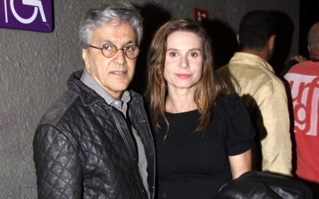 Caetano Veloso posa de sunga ao lado de Paula Burlamaqui e recebe ...