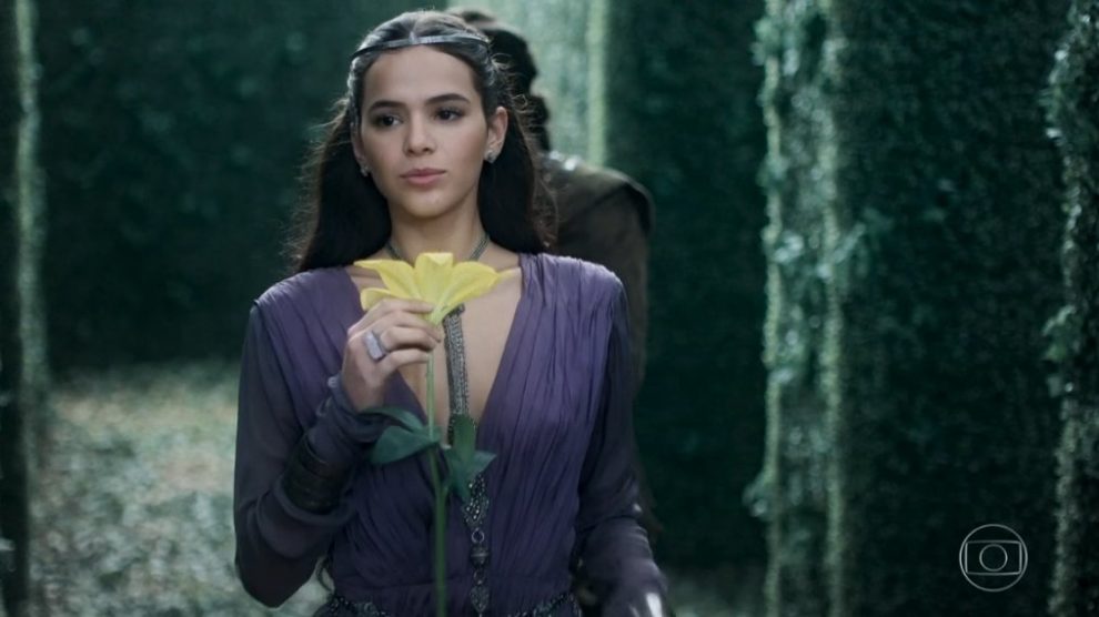 Bruna Marquezine diz que está sendo difícil fazer a vilã na novela Deus ...