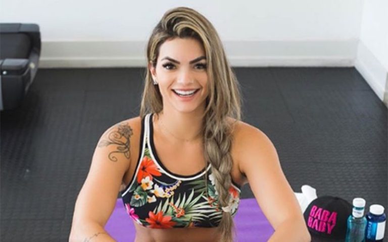 Após polêmica por mostrar os seios, Kelly Key passa por mudança radical ...