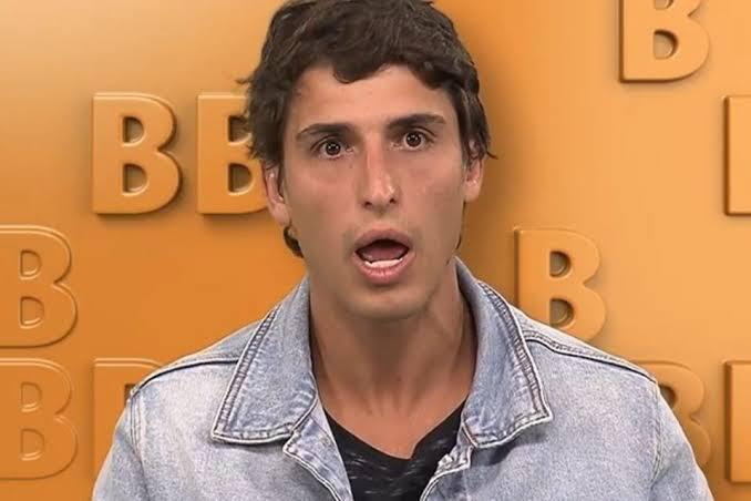 Pai de Felipe, do BBB, vê filho fazendo sexo oral em homem e se revolta