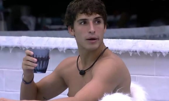 Felipe Prior parte para cima de Manu Gavassi: “Cantora de chuveiro”