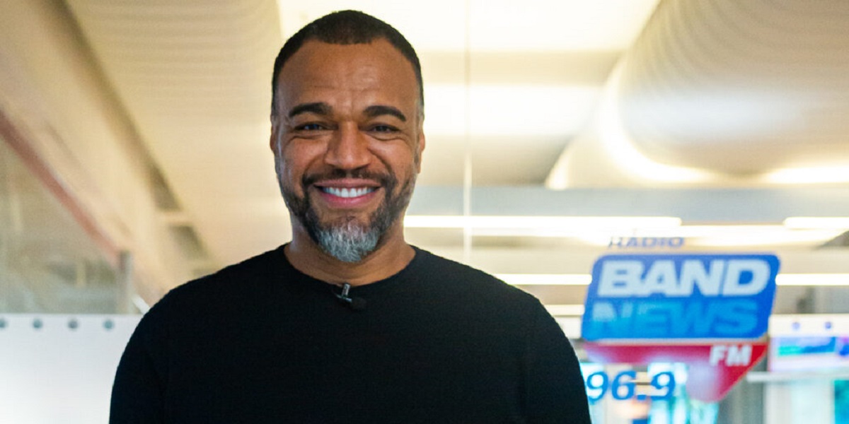 Denílson sai de férias e Renata Fan arruma novo comentarista