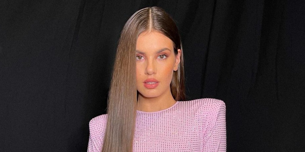 Camila Queiroz destrói Globo e autor após demissão: "Sei de fofocas"