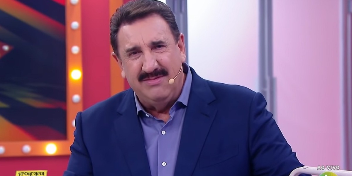 Ratinho, após ser ameaçado com chute no SBT, passa por cima de ordens