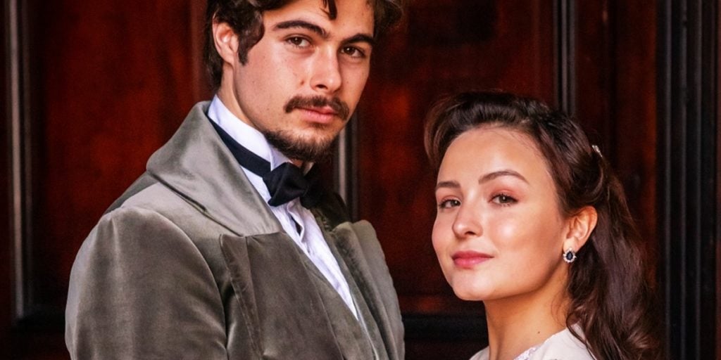 Larissa Manoela adianta spoiler Além da Ilusão e rasga elogios a Rafa Vitti