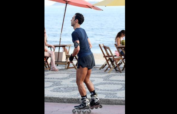 Por que fotos de César Tralli andando de patins geraram choque