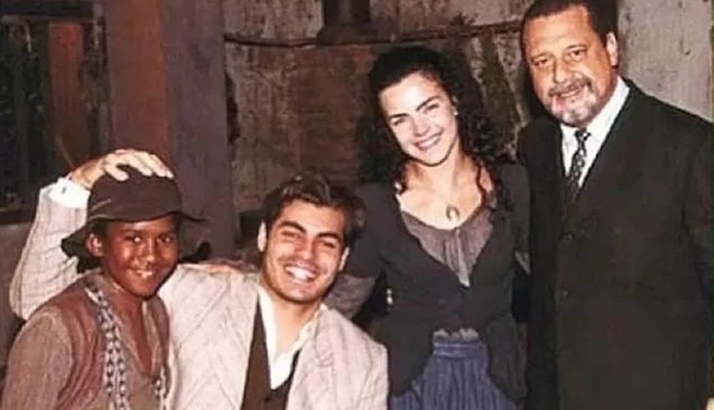 Tiziu, fiel escudeiro de Ana Paula Arósio em Terra Nostra, cresceu