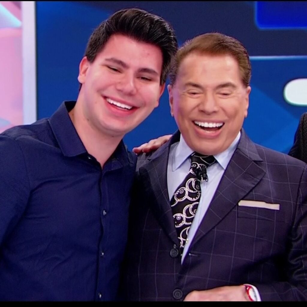 Geraldo Luís surge com seu filho que é o clone de Silvio Santos