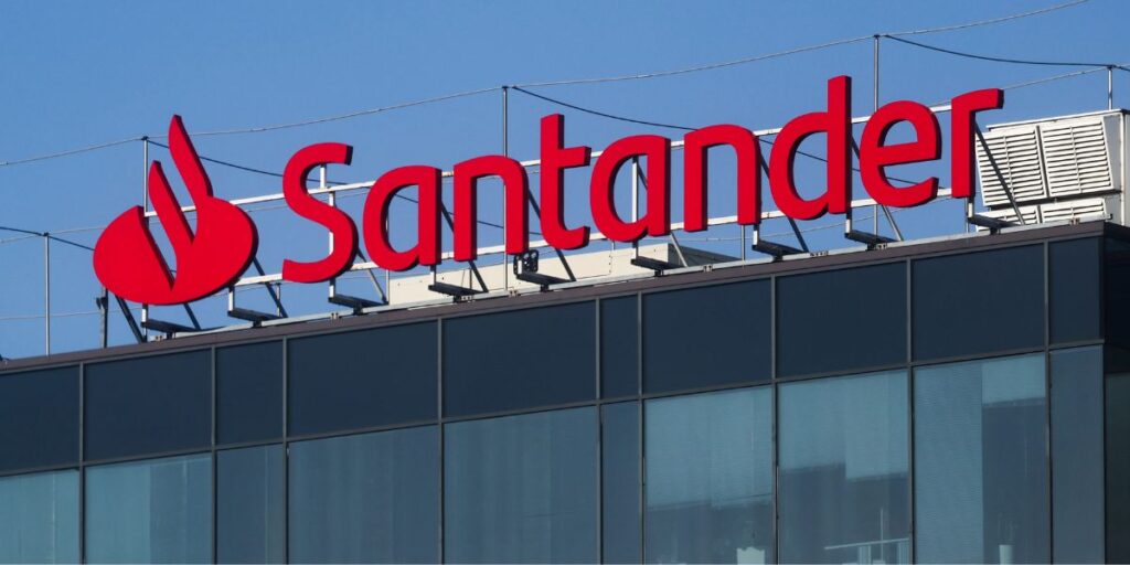 Santander abre mão de dinheiro e dá presente aos clientes