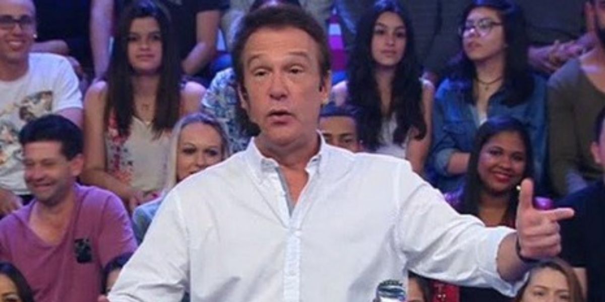 Lembra do Emílio Surita, do Pânico? Aos 62, vive assim pós câncer