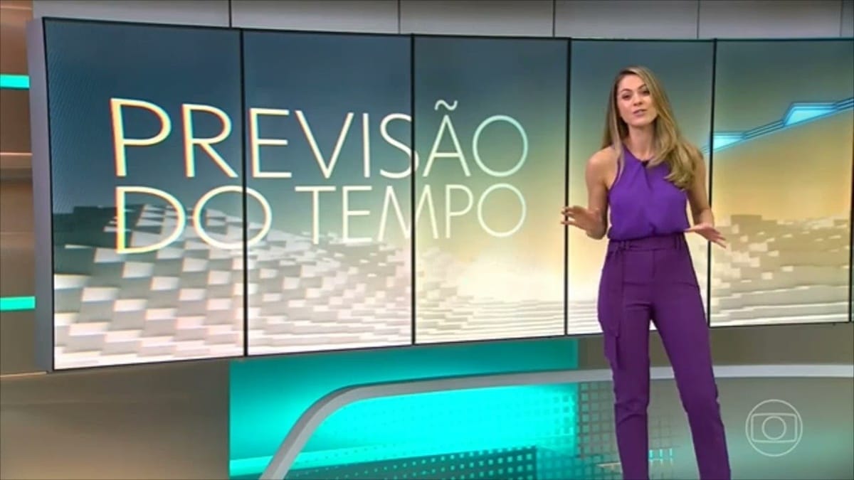 Jacqueline Brazil vive relação discreta com colega da emissora
