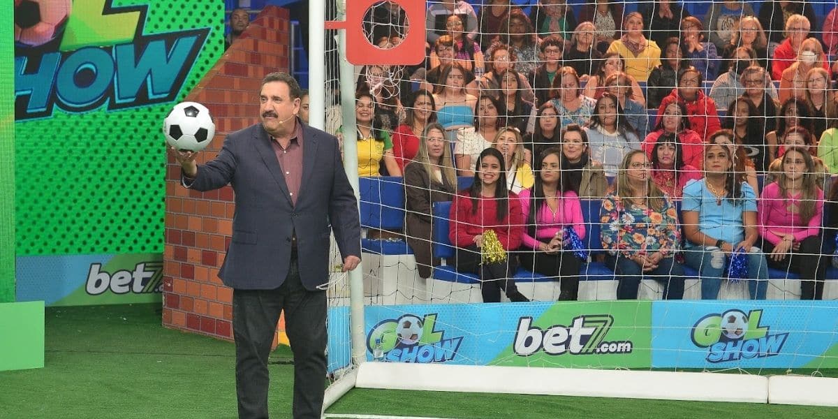 Programa do Ratinho supera a concorrência e garante a vice-liderança