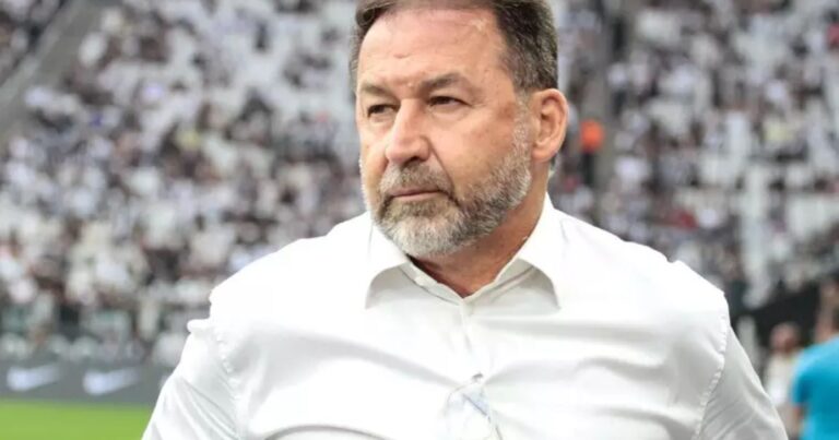 Augusto Melo tem veredito final sobre adeus no Corinthians Augusto Melo tem veredito final sobre adeus no Corinthians